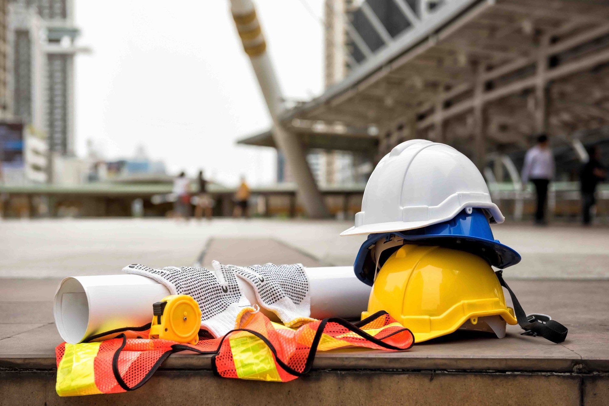 Safety Helmet Construction vs. Regular Helmets: Why Safety Is Key - SK ...